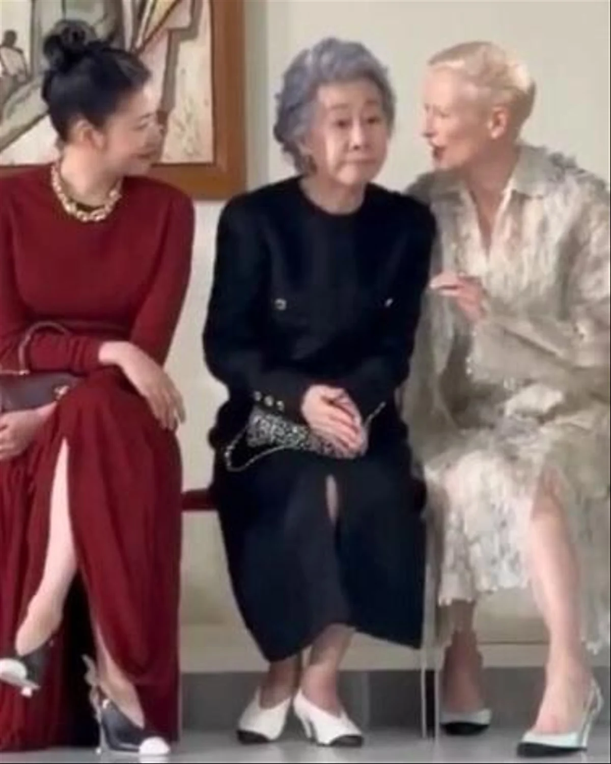 BLACKPINK Jennie Shows Respectful Manners Toward Senior Actress Kim Go ...